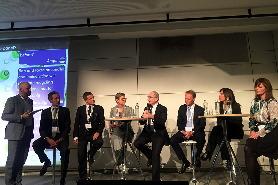 Veolia signs the European Plastics Pact | Veolia
